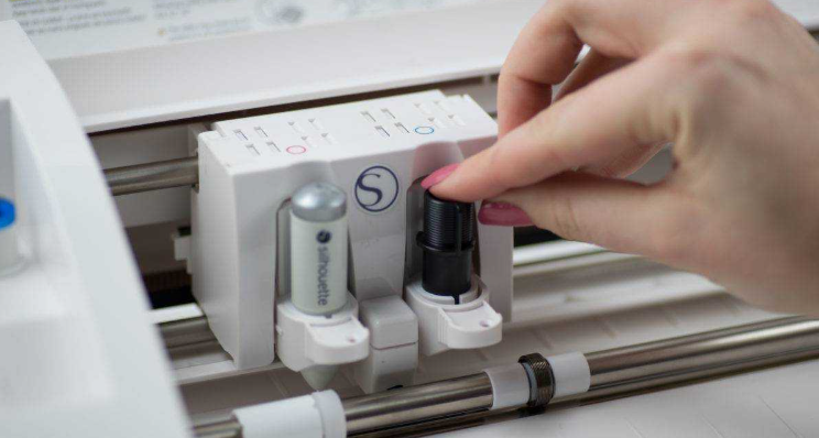 How to Replace Silhouette Cameo 4 Blade? (Tutorial Steps)